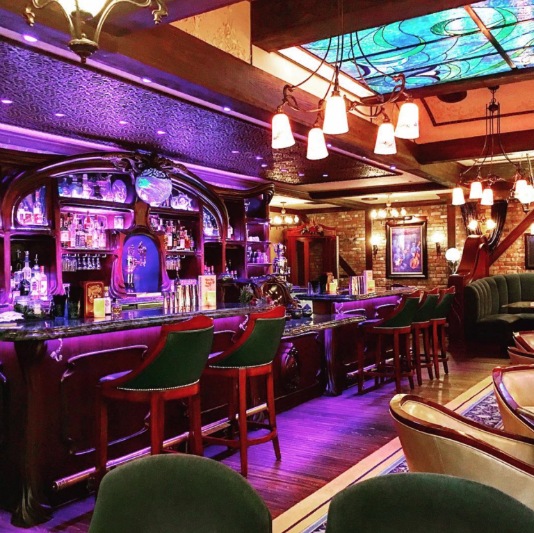 how-to-visit-club-33-at-disney-without-being-a-member-d-is-for-disney